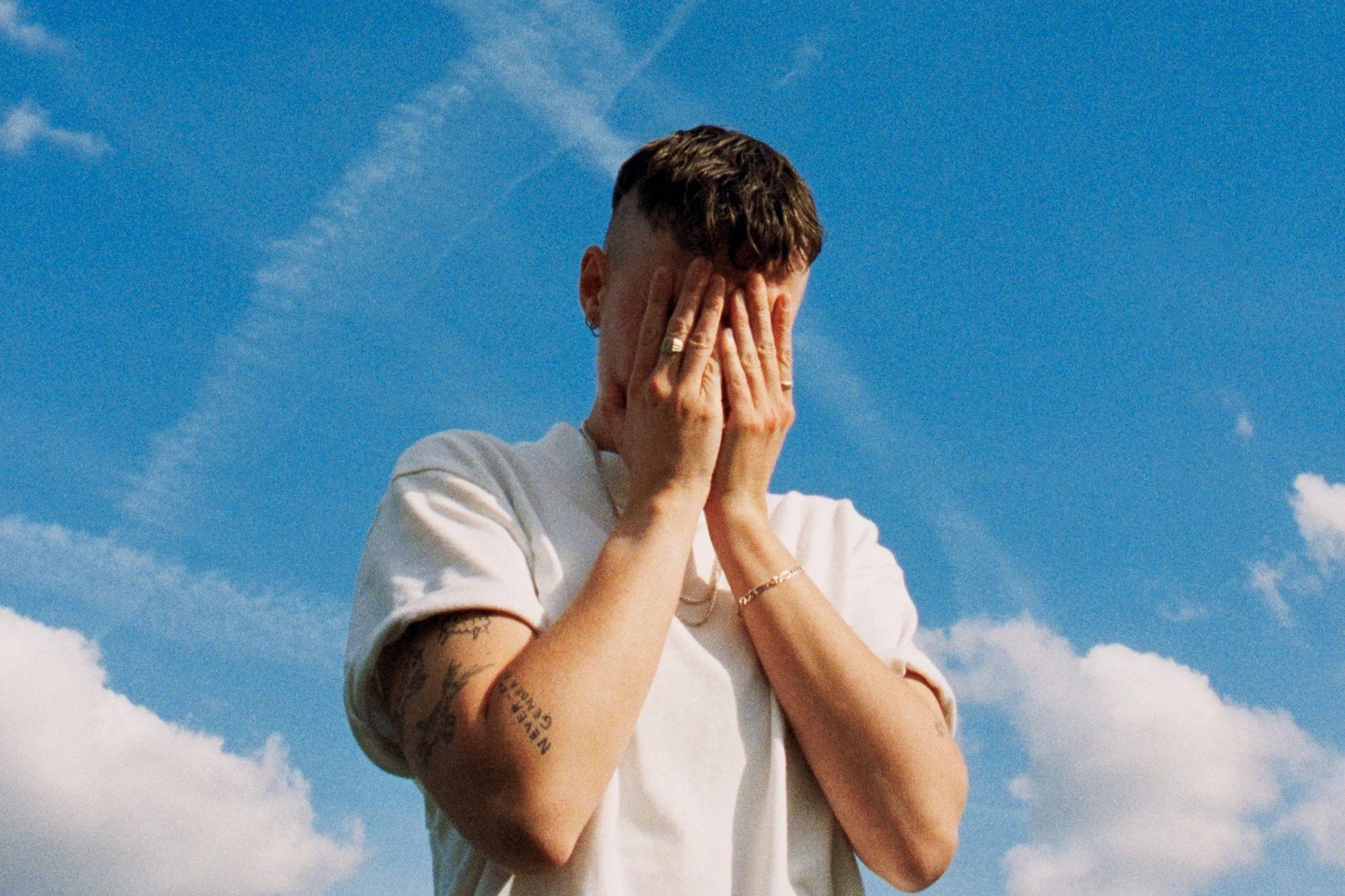 I. JORDAN Revela «ROUND N ROUND» como Avance de su Álbum Debut I AM ...